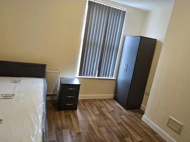 Room at Cedar Road, Nottingham