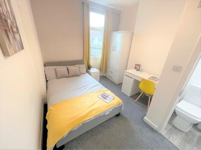 Room at Cedar Road, Southampton
