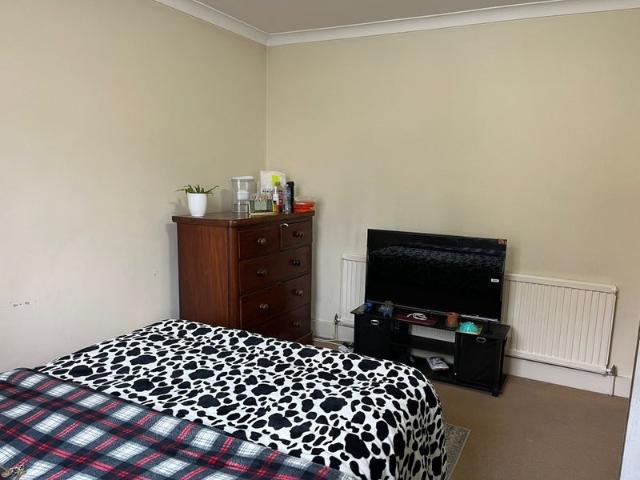 Room at Cedars Road, Maidenhead