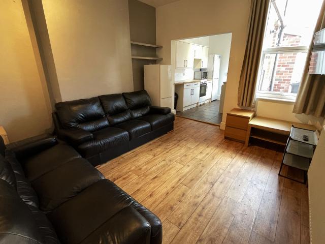 Room at Cemetery Avenue, Sheffield