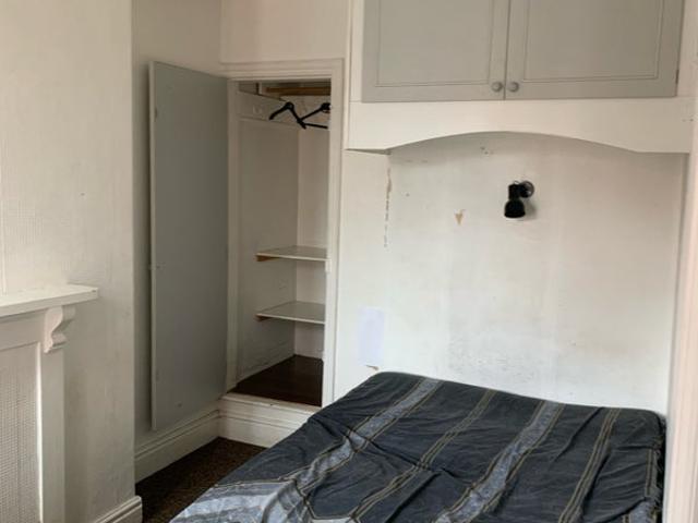 Room at Central Road, Leicester