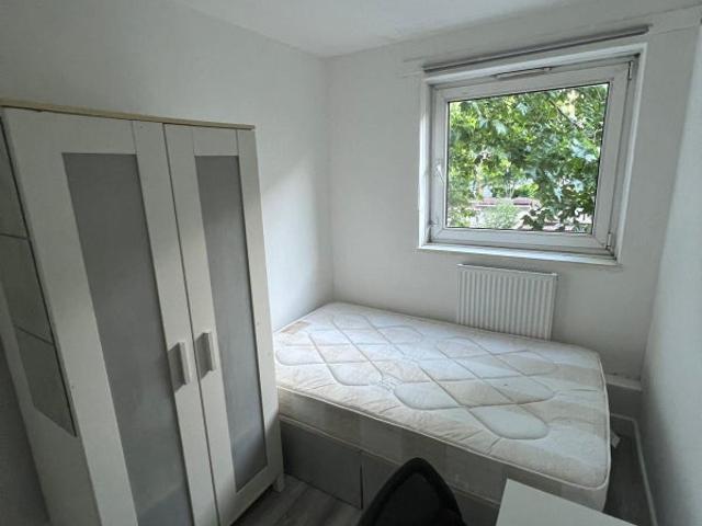 Room at Cephas Street, Greater London