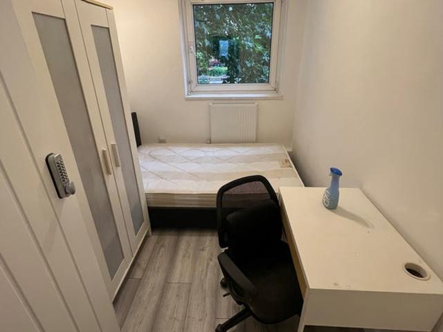 Room at Cephas Street, Greater London
