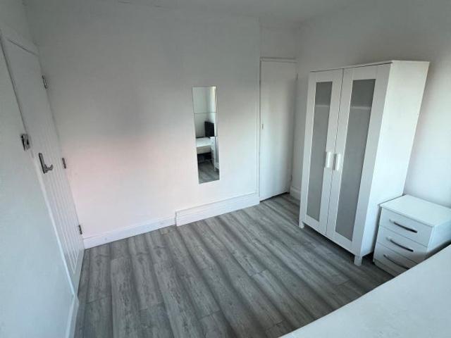 Room at Cephas Street, Greater London