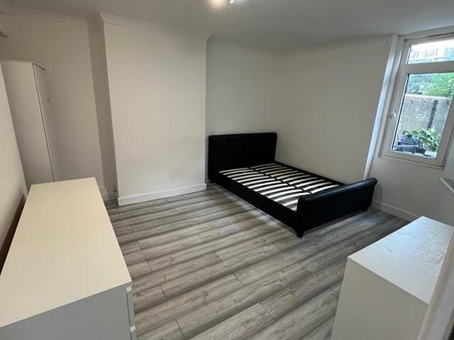 Room at Cephas Street, Greater London