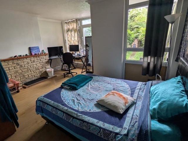 Room at Cephas Street, Greater London