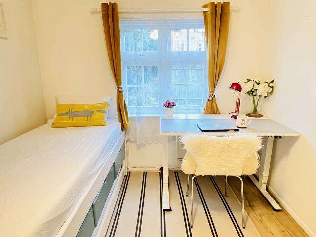 Room at Chamberlain Close, Greater London