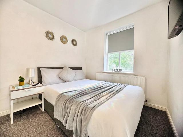 Room at Chamberlayne Avenue, Greater London