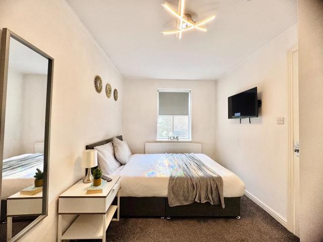 Room at Chamberlayne Avenue, Greater London