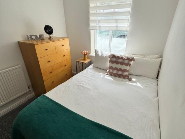 Room at Chamberlayne Avenue, Greater London