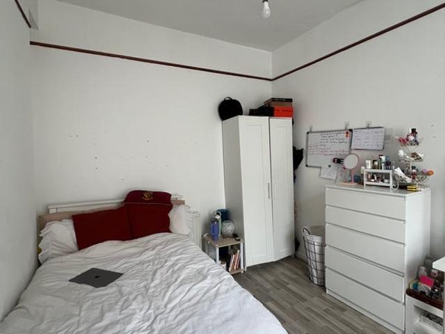 Room at Chambers Road, Greater London