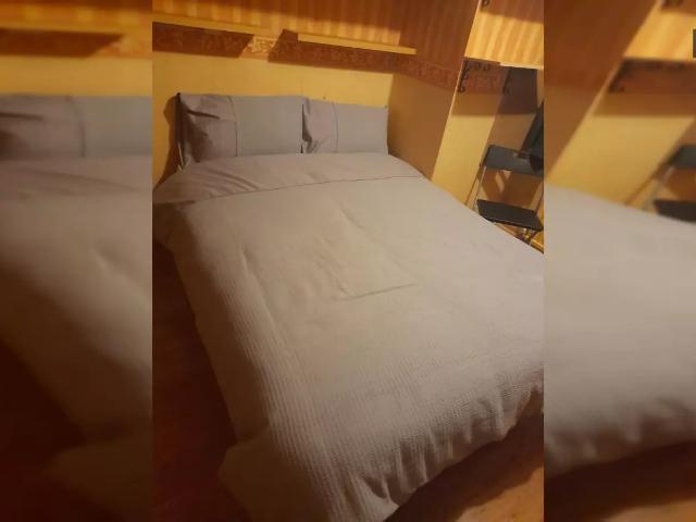 Room at Chadville Gardens, Greater London