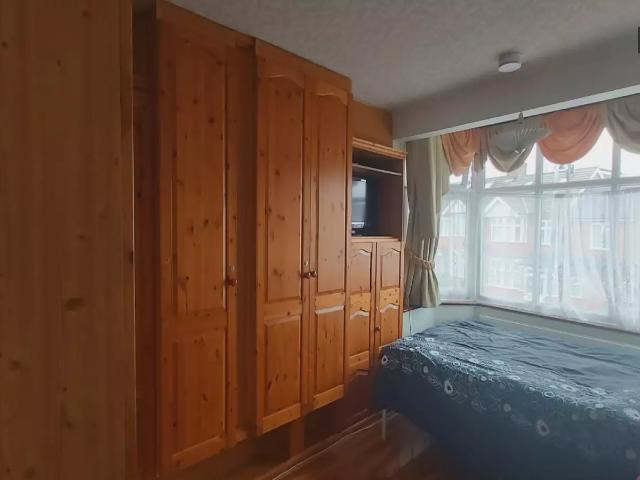 Room at Chadville Gardens, Greater London
