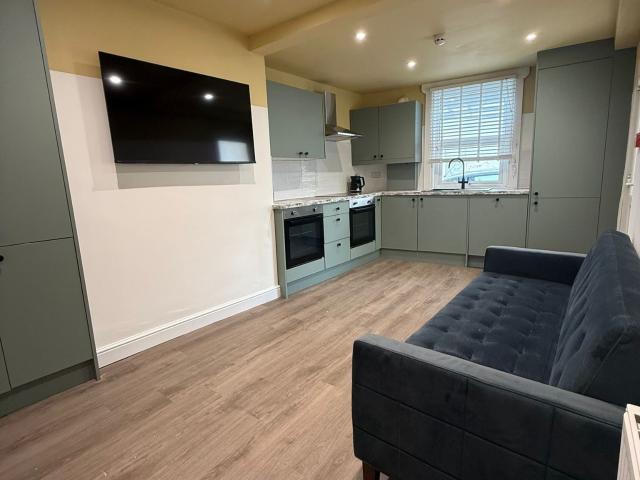Room at Chaddlewood Avenue, Plymouth