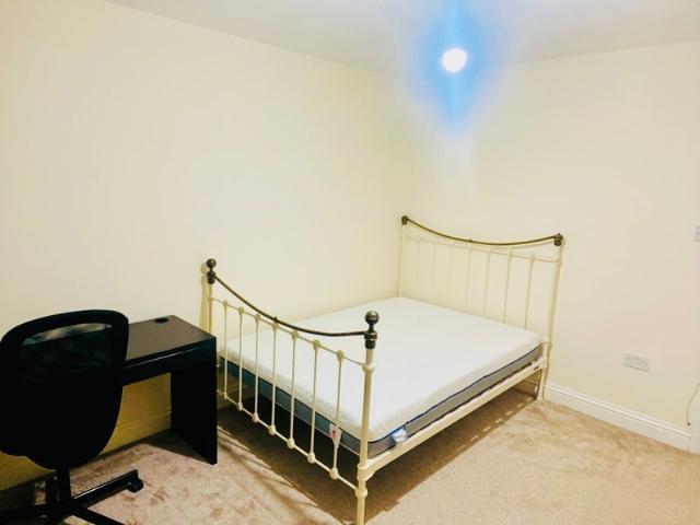 Room at Chalvey Park, Slough