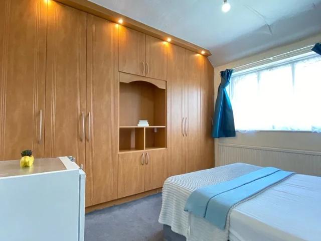 Room at Chalfont Avenue, Greater London