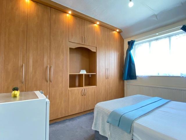 Room at Chalfont Avenue, Greater London