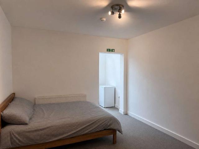 Room at Chalfont Avenue, Greater London