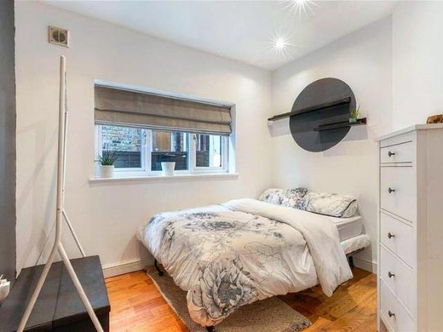 Room at Chalfont Road, Greater London