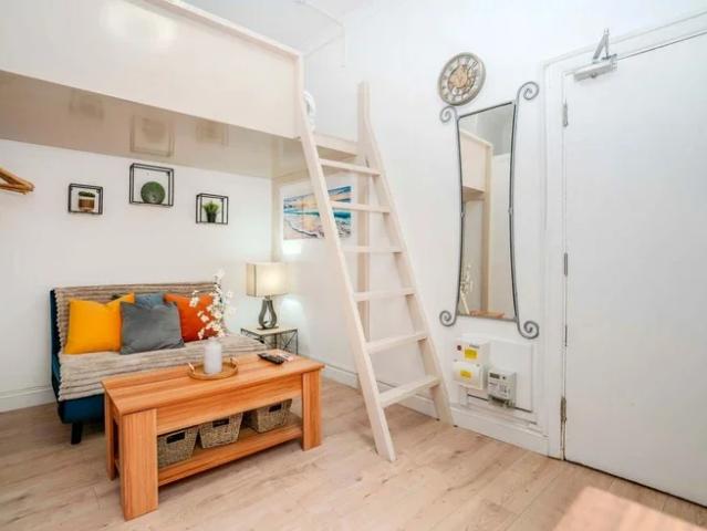 Room at Challoner Street, Greater London