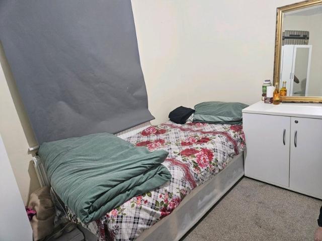 Room at Chapman Road, Greater London