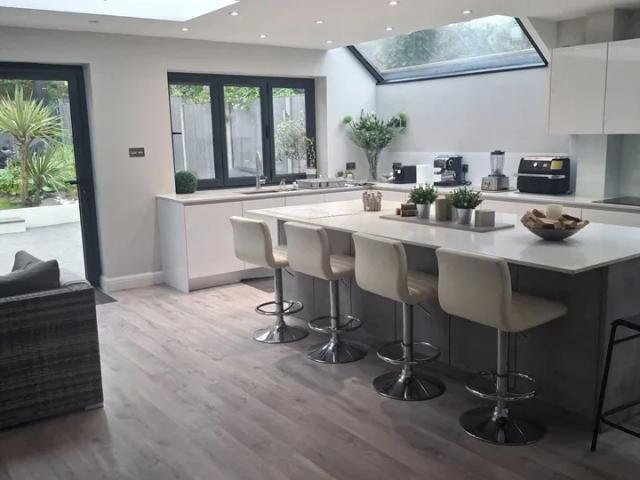 Room at Chase Side, Greater London