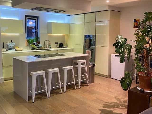 Room at Chatham Place, Greater London