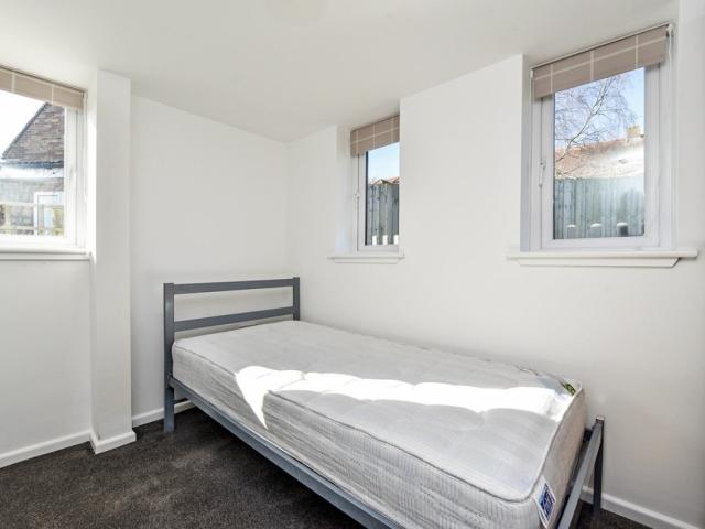 Room at Chatham Road, Winchester
