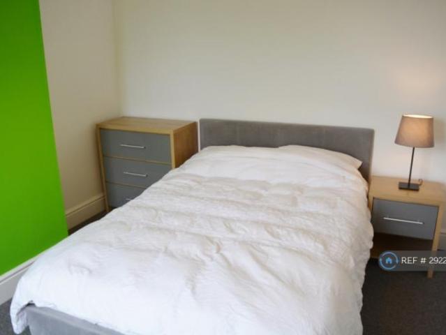 Room at Chatsworth Road, Bristol