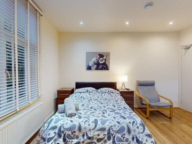 Room at Chatsworth Road, Greater London