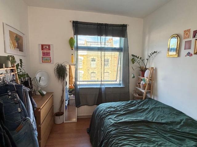 Room at Chatsworth Road, Greater London