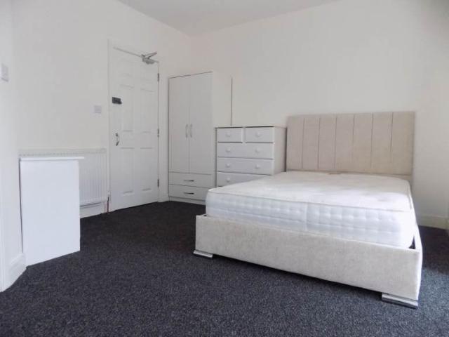 Room at Chatsworth Road, Luton