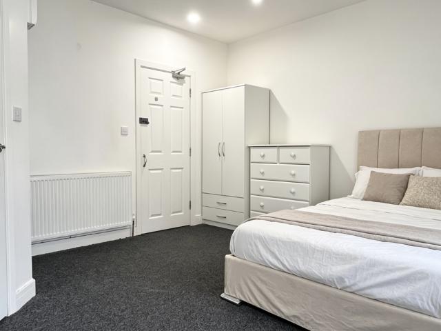 Room at Chatsworth Road, Luton