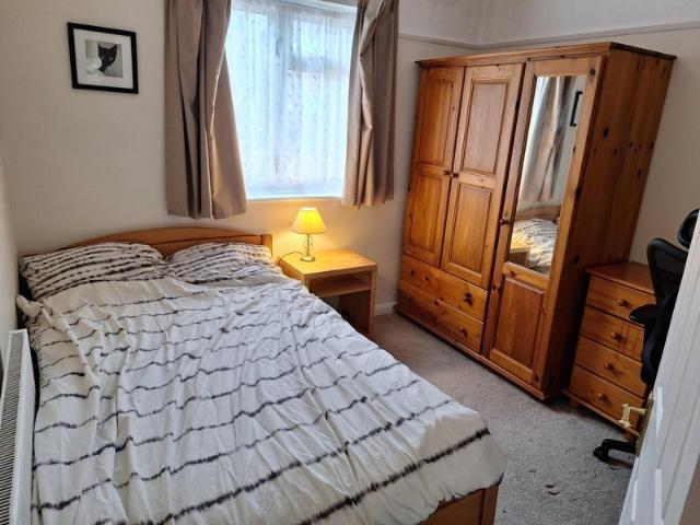 Room at Cheltenham Avenue, Greater London