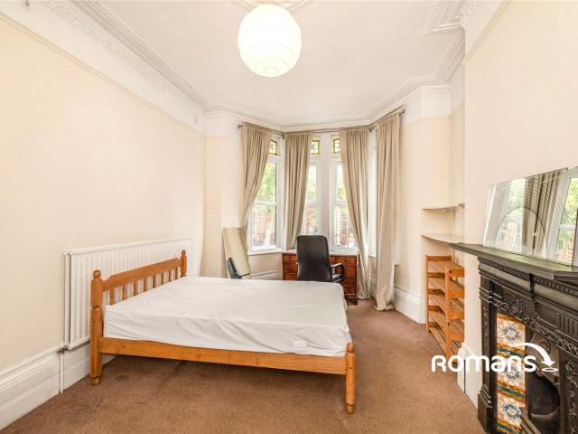 Room at Cheltenham Road, Bristol