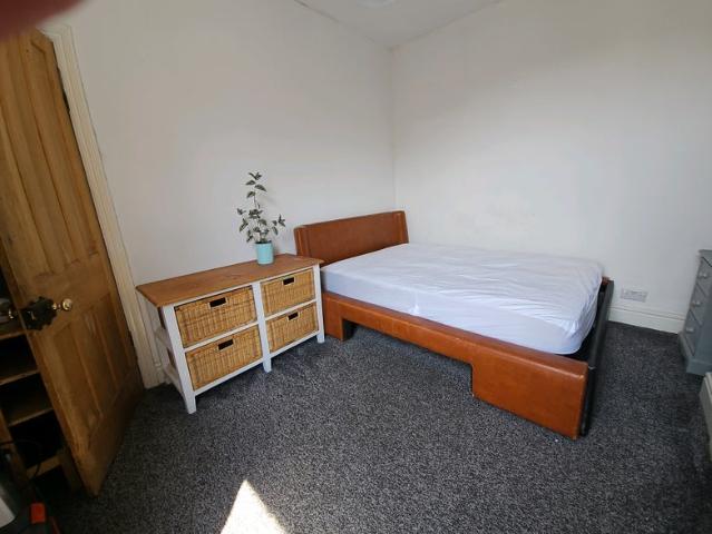 Room at Cheltenham Road, Manchester