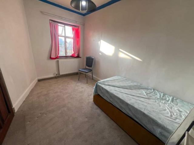 Room at Chelmsford Square, Greater London