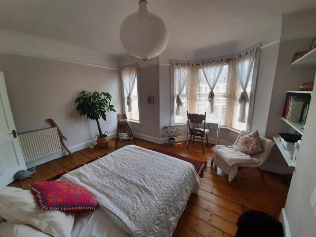 Room at Chelsea Park, Bristol