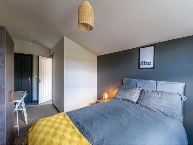 Room at Chelsea Road, Bristol