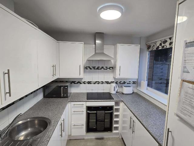 Room at Chertsey Close, Luton