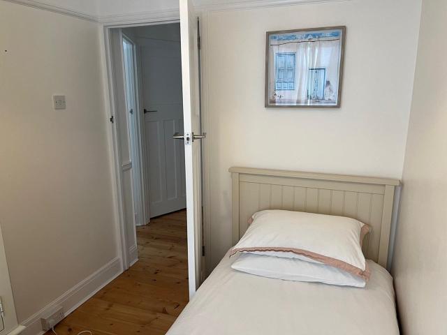 Room at Cheriton Drive, Greater London