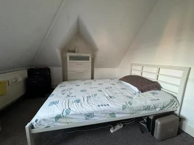 Room at Cherrydale, Watford