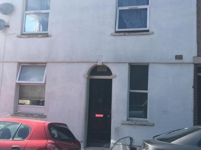 Room at Chester Street, Bristol
