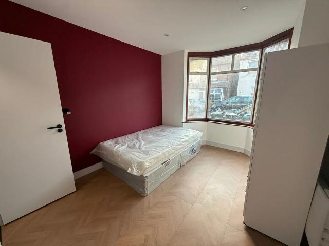 Room at Chester Road, Watford