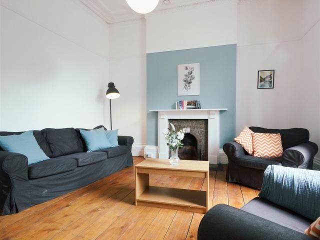 Room at Chesterfield Buildings, Bristol