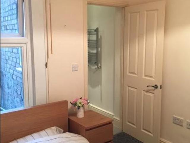 Room at Chesterfield Gardens, Greater London