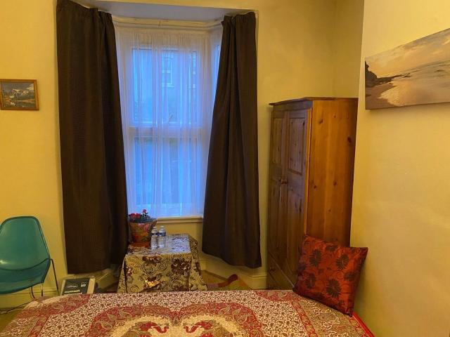 Room at Chestnut Avenue, Greater London