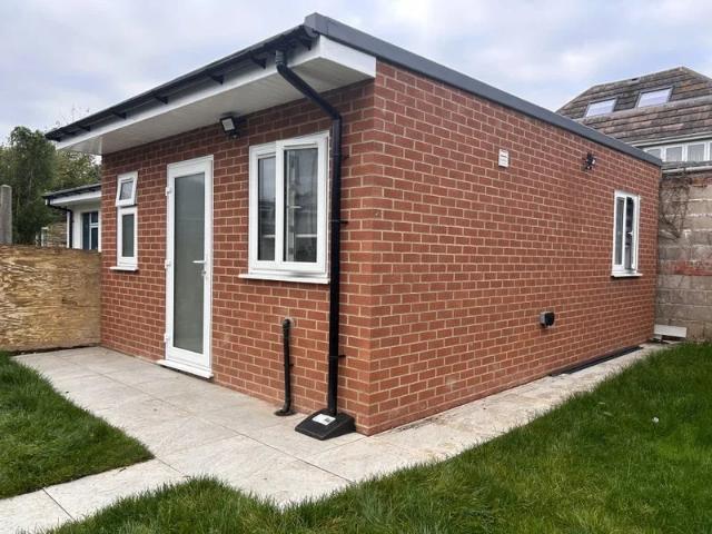 Room at Chestnut Avenue, Slough