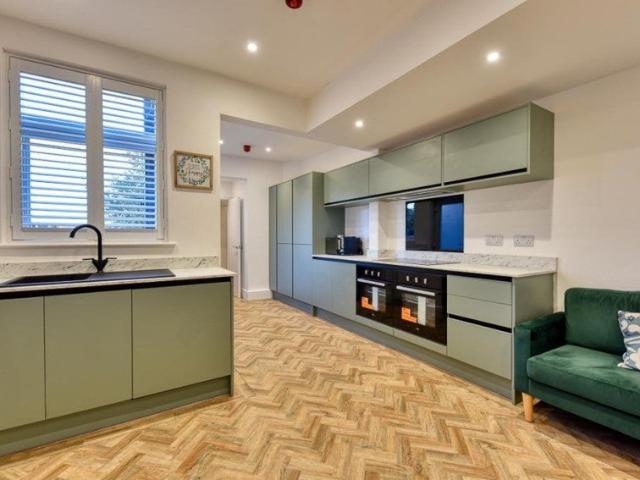 Room at Chestnut Grove, Nottingham