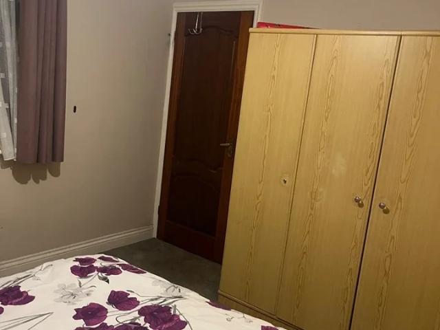 Room at Chestnut Grove, Castle Point
